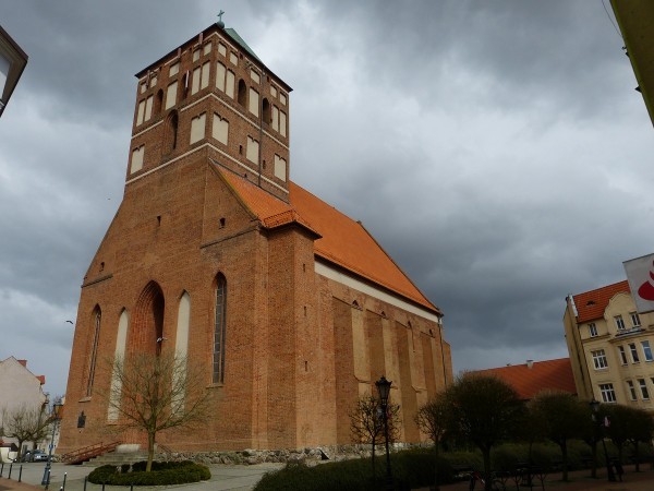 Bazylika Mniejsza w Chojnicach włącza się w akcję 'Książka dla Więźnia ...