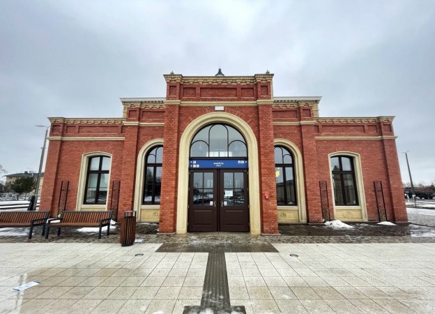 Wyremontowany dworzec PKP w Chojnicach od 1 lutego otworzy się dla ...